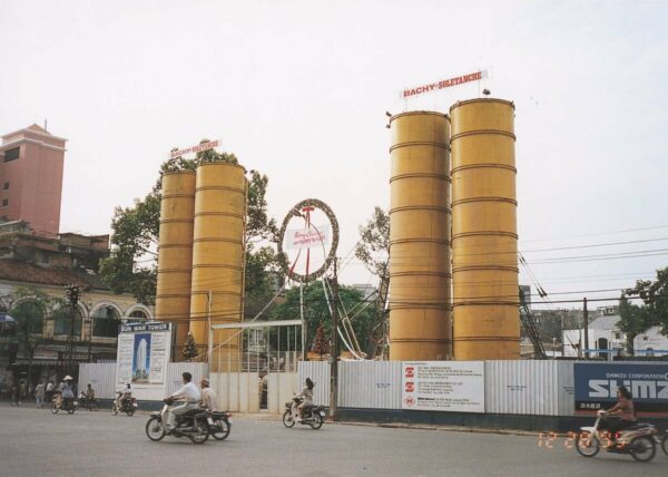 Sun Wah Tower (1995) - Bachy Soletanche Vietnam